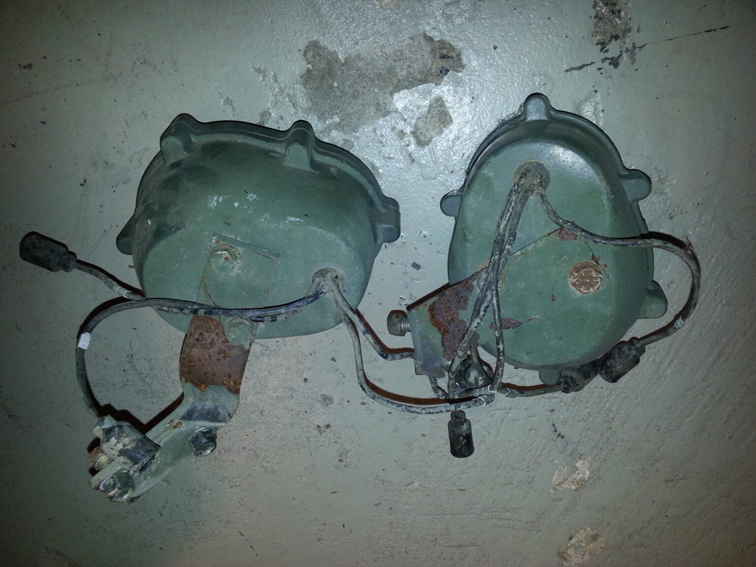 Universal 24v Military Tail Light Assembly ⋆ Green Mountain Generators